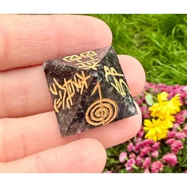 Piramida onix cu 4 simboluri reiki 2.5 cm unicat foarte usor avariata - sprijina meditatia ...